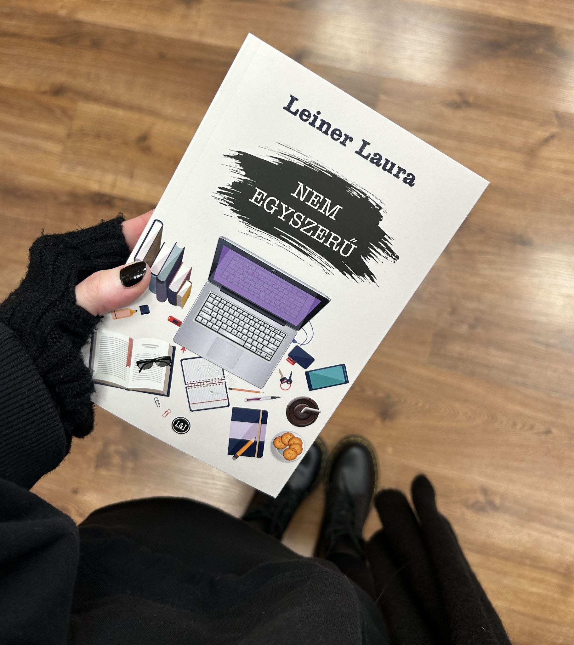 Év Könyve díjat nyert a Nem egyszerű – Leiner Laura